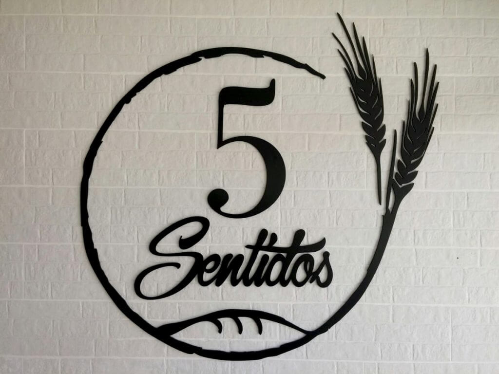 5sentidos-letras-corporeas-logotipo-troquelado - Incograf
